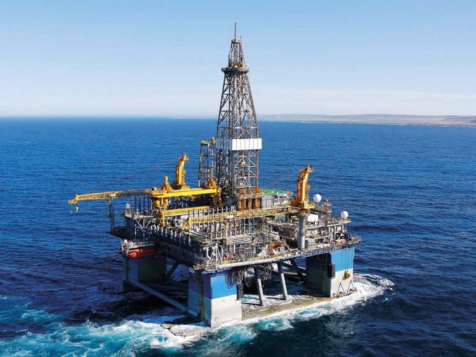 Serooskerks offshorebedrijf OOS verwerft eerste boorplatform | Zeeuws ...