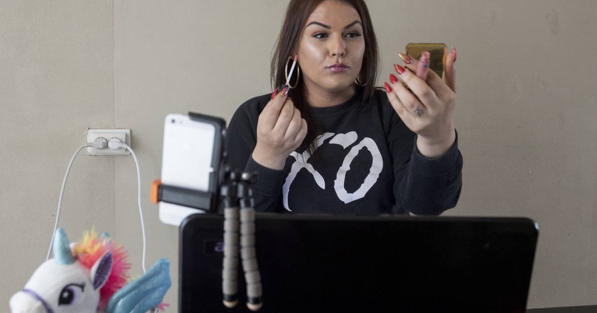 Turkse transgender Eleyna uit Hengelo voelt zich steeds meer vrouw ...