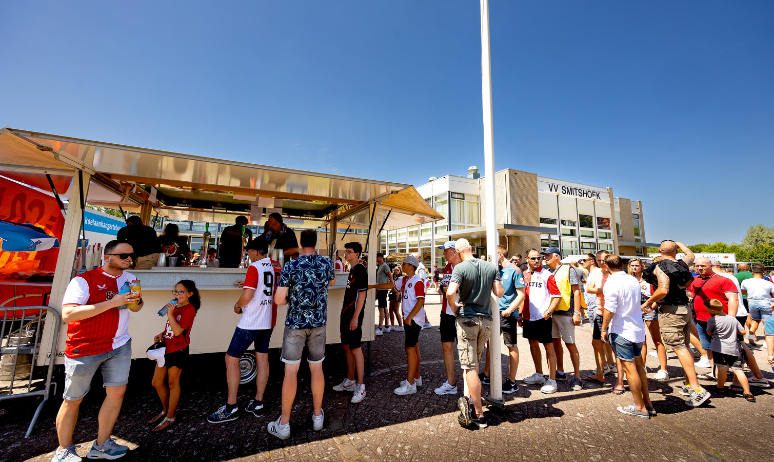 Amateurclub in ban van ‘circus Feyenoord’: extra bier- en patatwagens ...