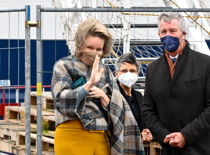 IN BEELD. Kapsel van koningin Mathilde geeft strijd op tegen storm ...