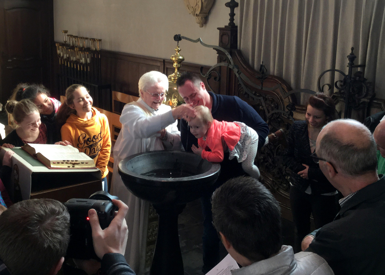 Zuster Hadewych neemt na 60 jaar afscheid van parochiaal werk in ...