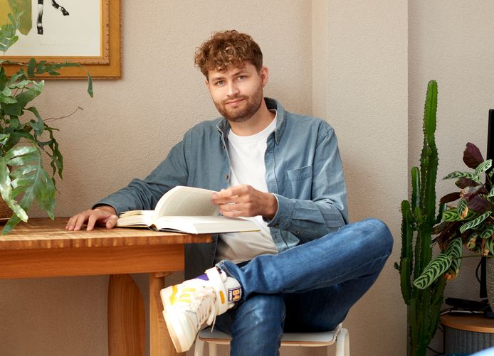 ‘Je moet opgehangen worden’: bedreigers vertellen waarom ze schrijver ...