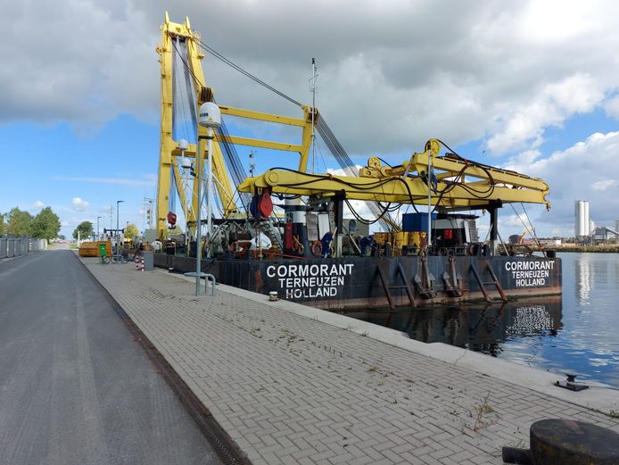 Multraship Terneuzen bergt de woensdagochtend gekapseisde Urker kotter ...