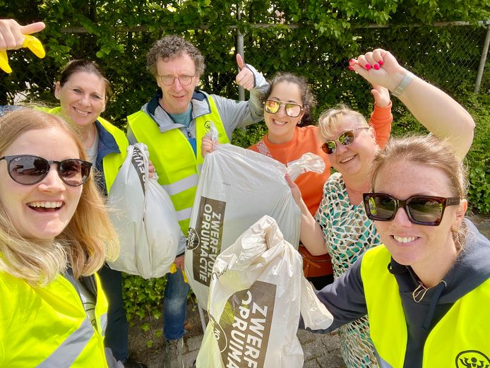 Medewerkers Dienstenthuis houden zwerfvuilactie | Turnhout | hln.be