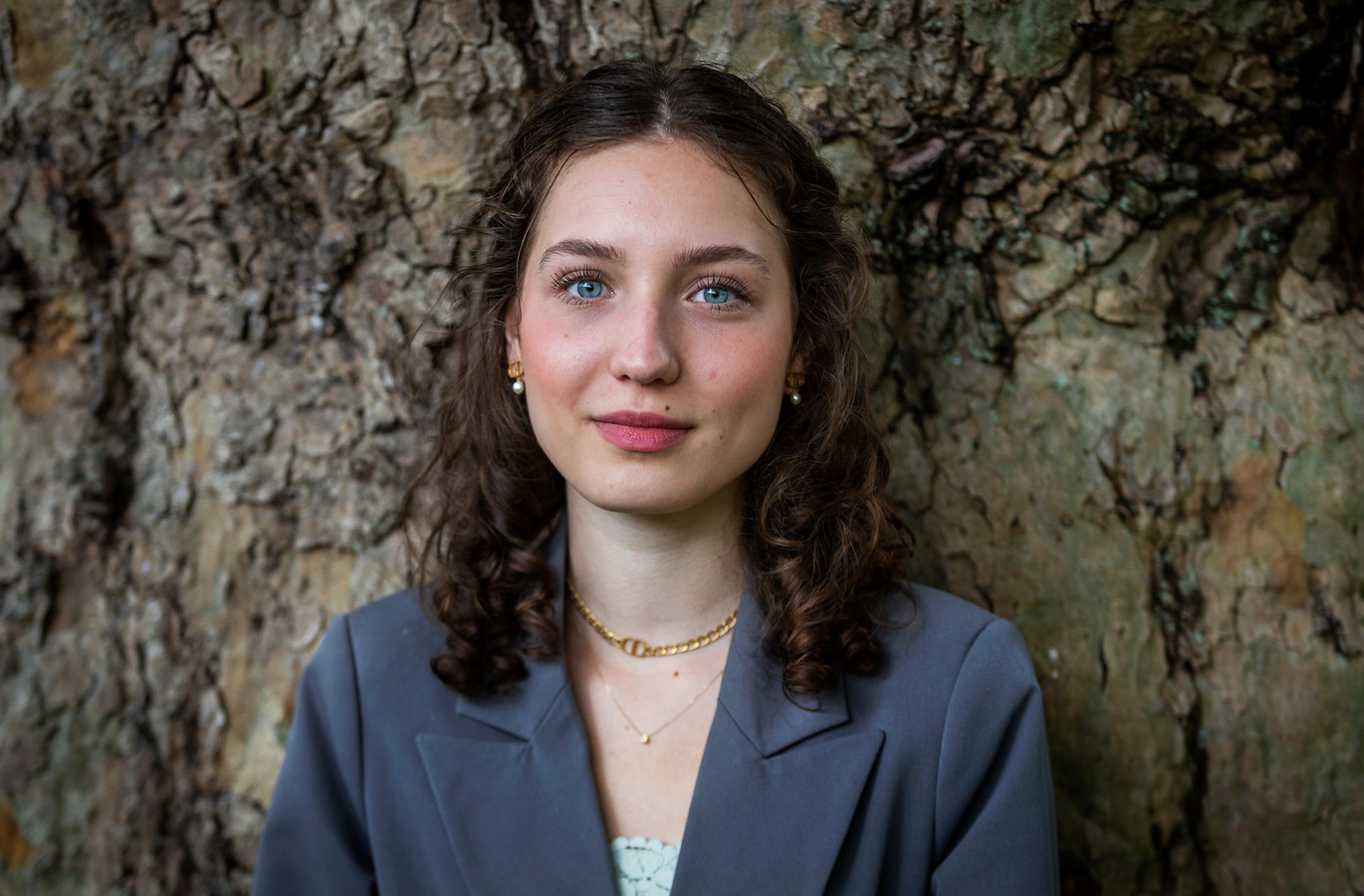 Nona (19) was ooit het ‘allervrolijkste kind’, maar toen sloeg alles om ... Nona (19) was ooit het ‘allervrolijkste kind’, maar toen sloeg alles om ...