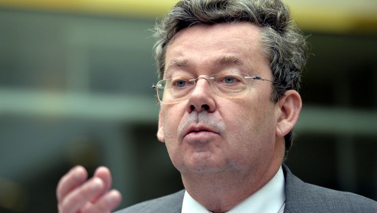 Bellens laat niet in zijn kaarten kijken | De Morgen