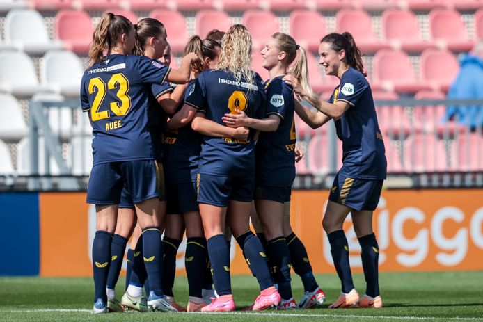 FC Twente Vrouwen wint ook twaalfde wedstrijd, voorsprong op Ajax groeit naar negen punten ...