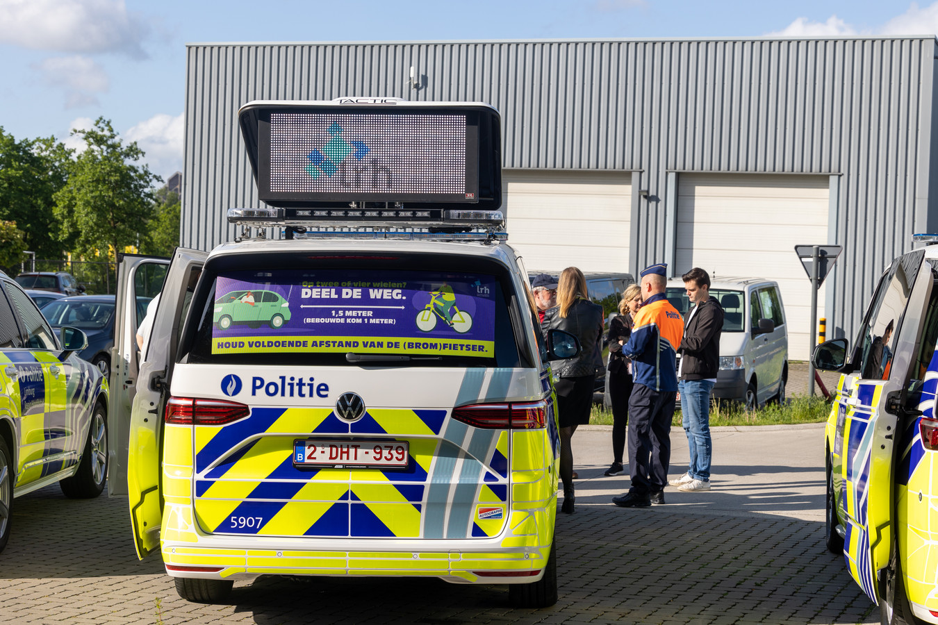 ZIEN. Politie LRH investeert in gloednieuwe combi’s met gele ...