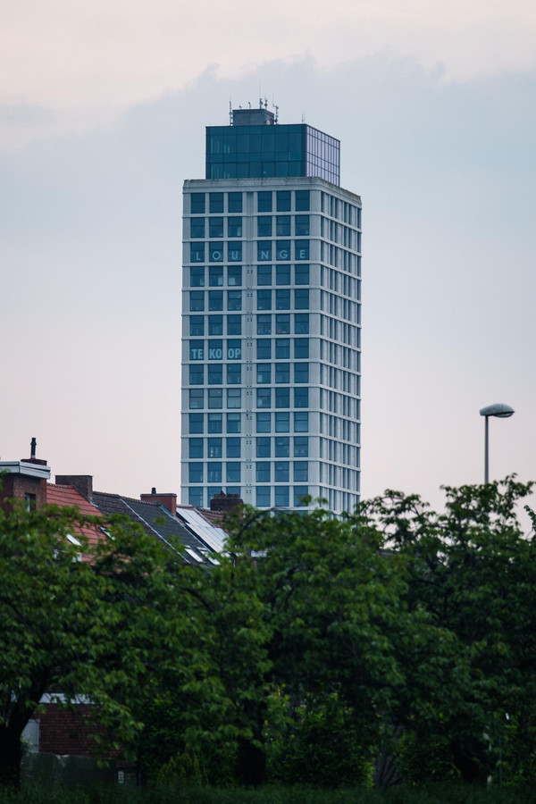 Verkocht als prestigieuze luxeappartementen, nu onbewoonbaar: Flash ...