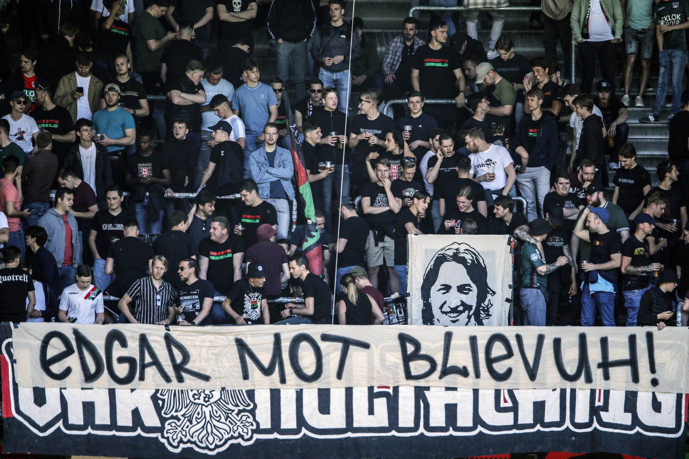 Onverwacht extra afscheid voor NEC-icoon: nog een keer schalt ‘Viva ...