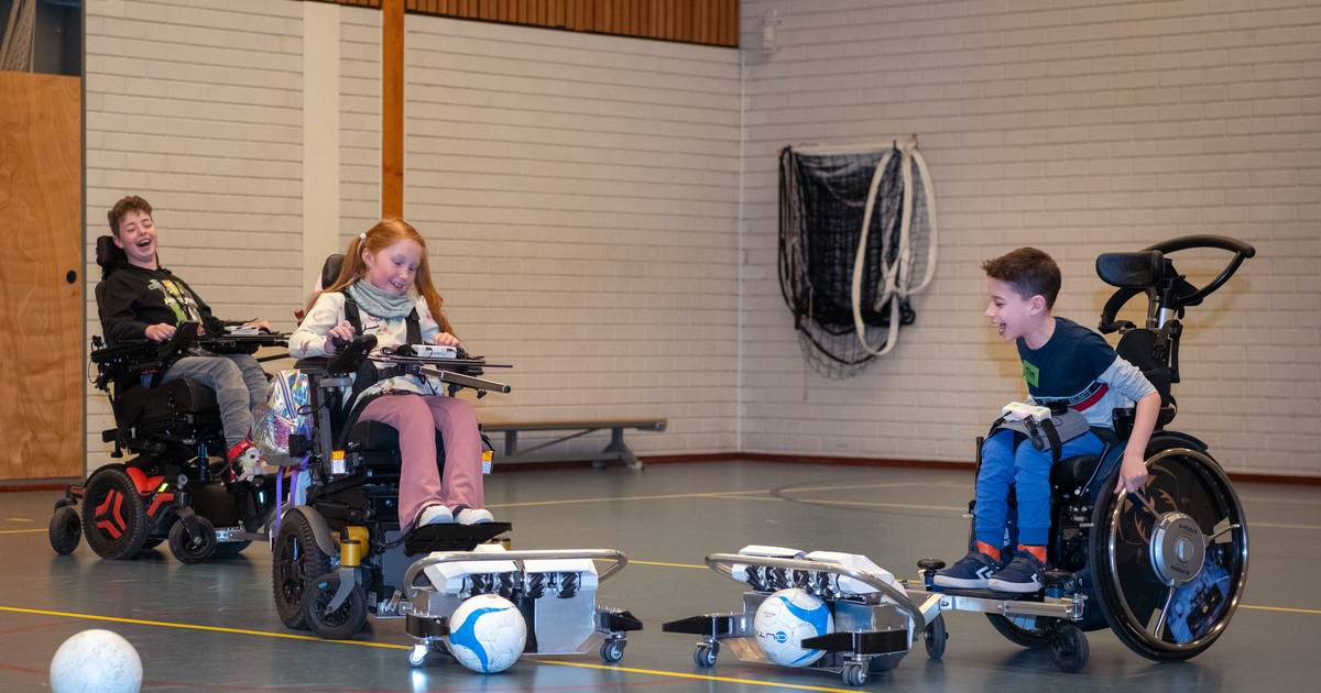 Dankzij dit apparaat kunnen Apeldoornse kinderen in een rolstoel ook ...