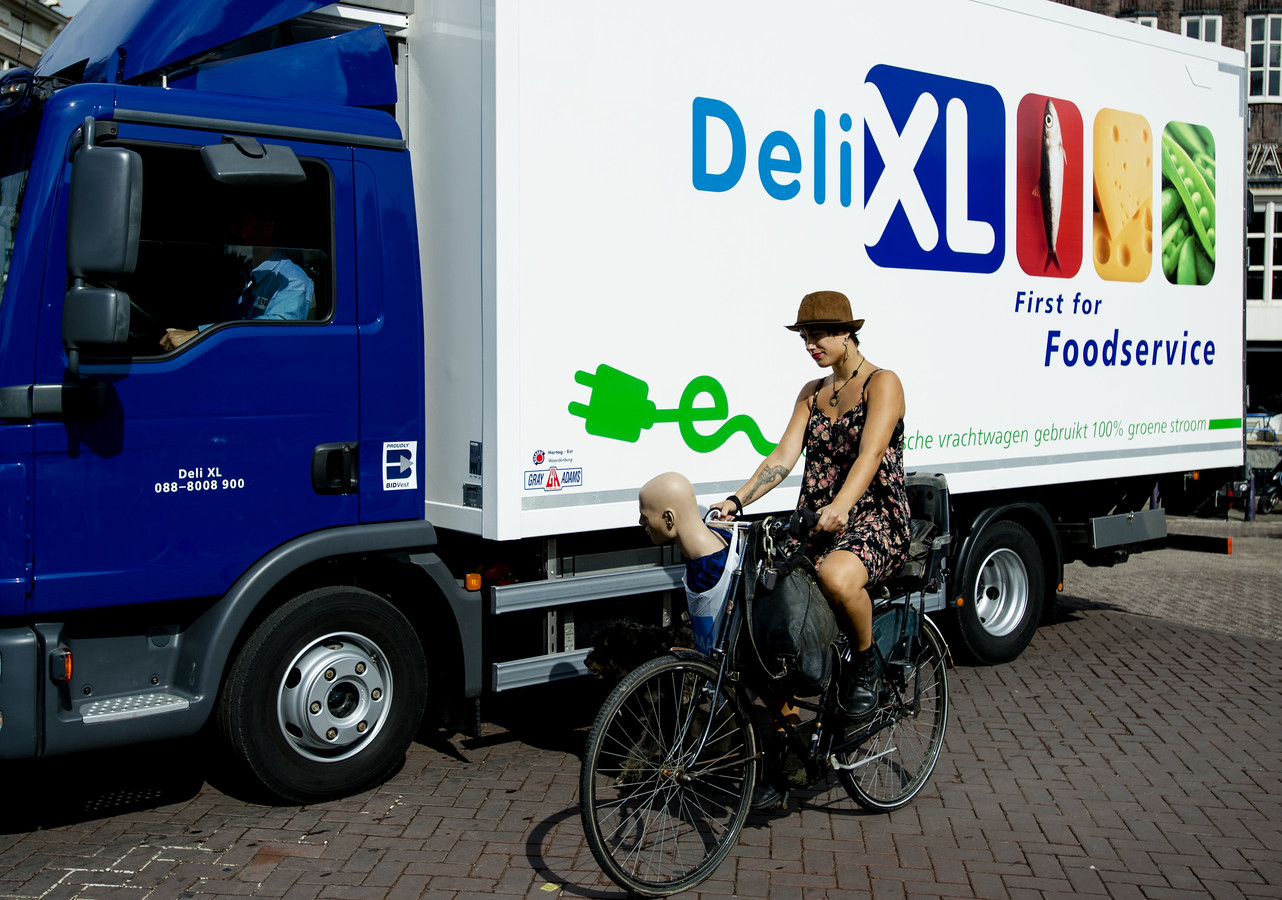 Leuk zo’n elektrische vrachtauto, maar hoe laad je die op met eigen ... Leuk zo’n elektrische vrachtauto, maar hoe laad je die op met eigen ...
