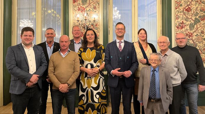 Vlaams Belang stelt vernieuwd bestuur in Kortrijk voor | Kortrijk | hln.be