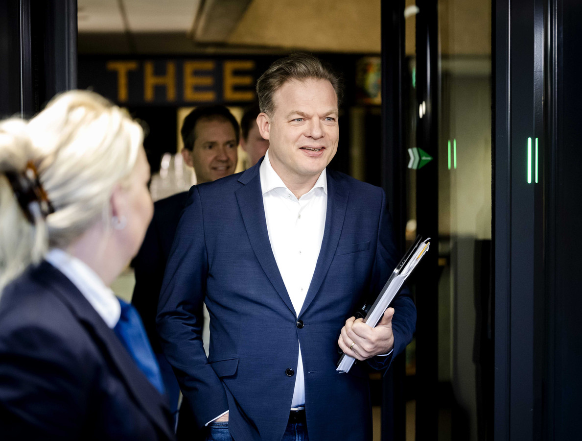 ‘Overal azc’s, ben er klaar mee’: de twee gezichten van Geert Wilders ...