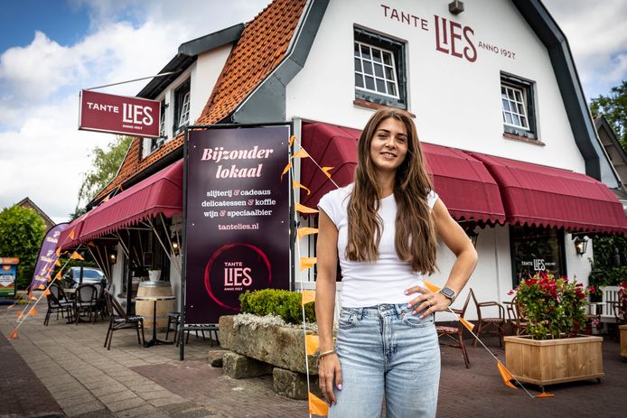 Anouk (27) is nu écht eigenares van winkel aan de grote weg in De Lutte ...