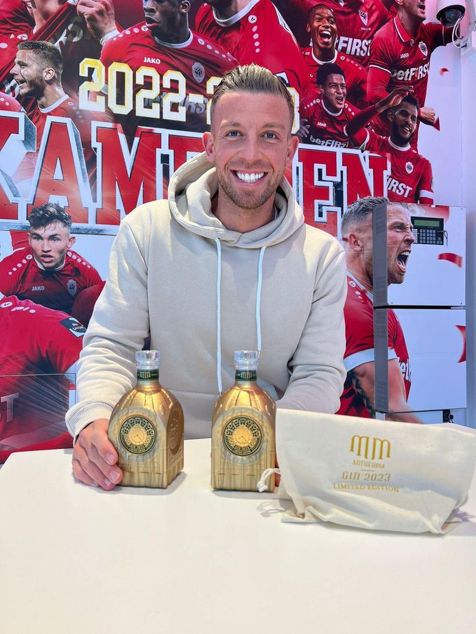 Brasschaatse kaasspeciaalzaak veilt twee exclusieve flessen gin van ...