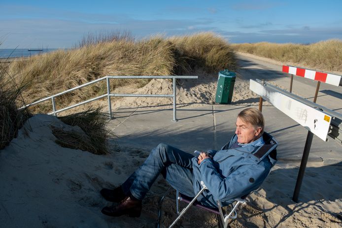 Jean-Marie mist bankje op de dijk, maar krijgt mooier uitkijkpunt over ...