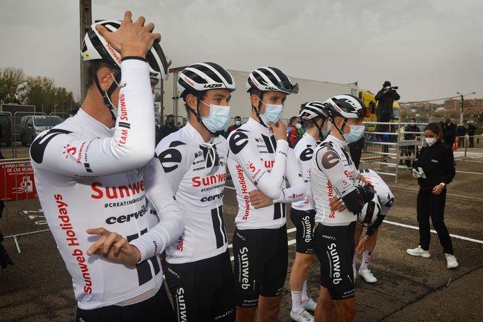 KOERS KORT. Team Sunweb wordt Team DSM -Ellingworth alweer weg bij ...