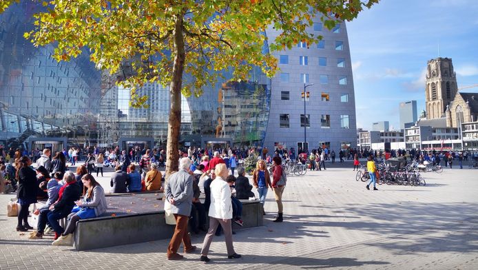 Gratis lunch voor 5000 mensen op plein bij Markthal | Rotterdam | AD.nl