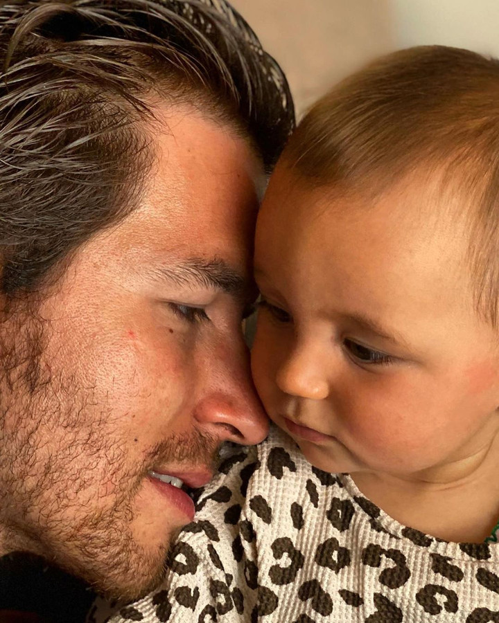 Matteo Simoni geniet volop van vaderschap: “Ik wilde niet zo’n man zijn ...