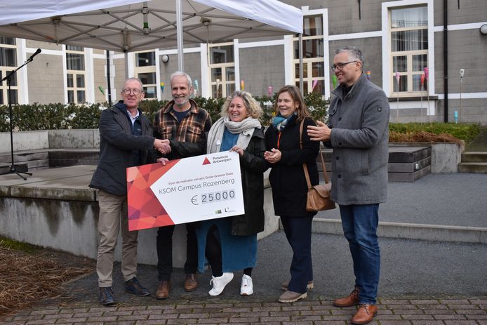 Campus Rozenberg transformeert grijze speelplaats in groene oase | Mol ...