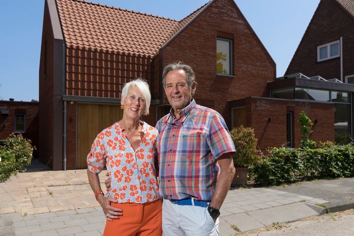 Jet en Stefan wonen kleurrijk: ‘Vijftig tinten grijs? Wij hebben honderd tinten oranje’ | Huis ...
