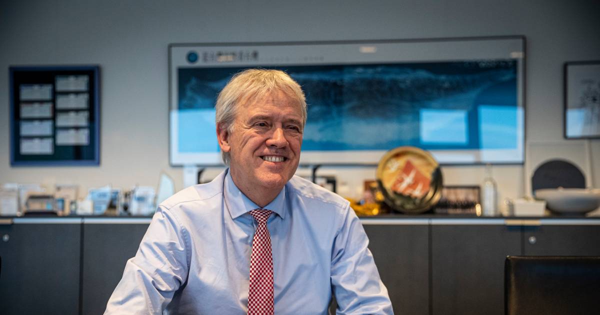 ASML op koers voor recordjaar, maar ziet toch aanhoudende onzekerheid ...