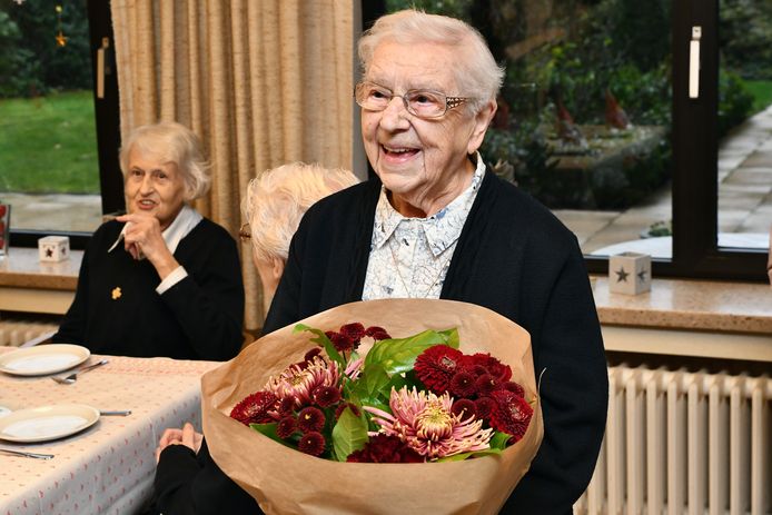 Vorig jaar nog in het ziekenhuis, nu viert zuster Hilda haar 101e ... Vorig jaar nog in het ziekenhuis, nu viert zuster Hilda haar 101e ...
