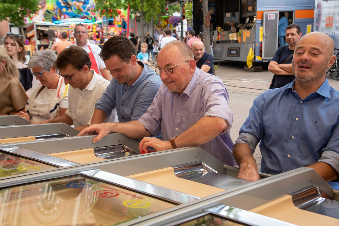 Michel Follet stelt nieuw boek voor over kermis en waagt zich aan ...