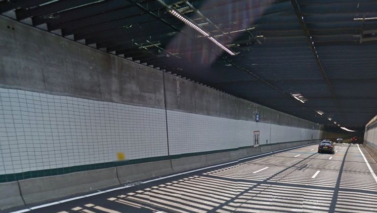 Zeeburgertunnel kort dicht na motorongeluk | Het Parool