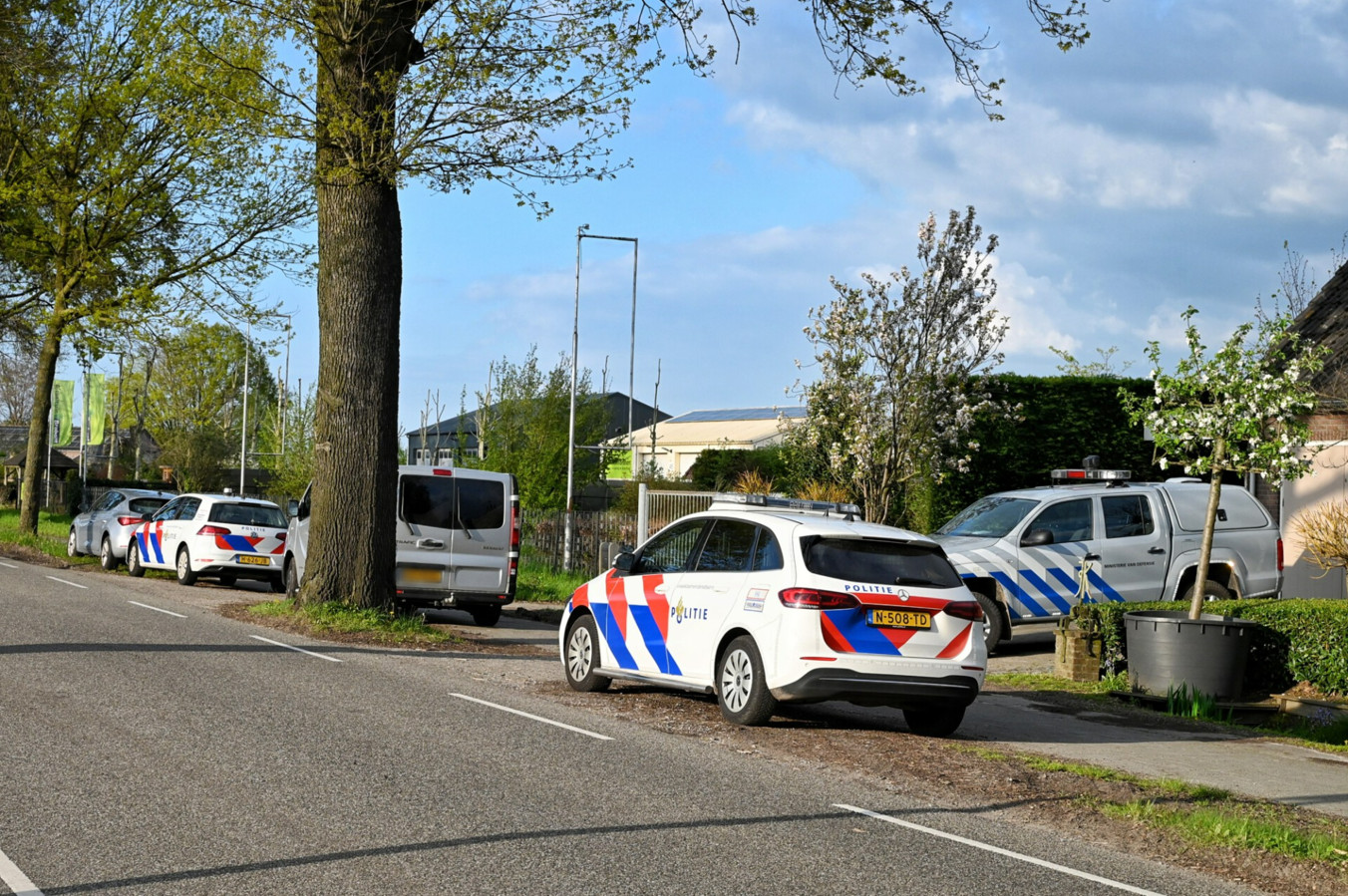 Vier aanhoudingen na schietincident in Oisterwijk, politie vindt wapens ... Vier aanhoudingen na schietincident in Oisterwijk, politie vindt wapens ...