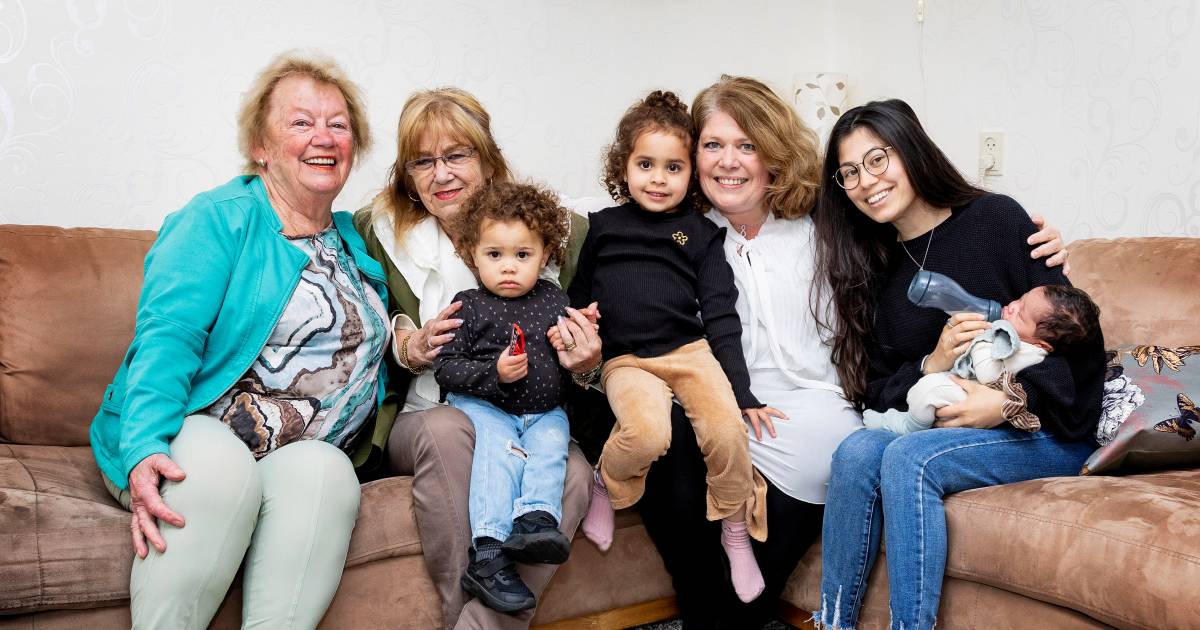 Jong moeder en nu vijf generaties: ‘Zoveel kinderen en kleinkinderen is ...