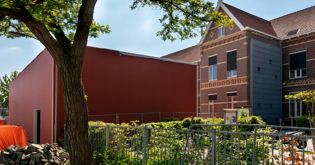 Ouders en omwonenden van basisschool De Springplank in Vught balen van ...