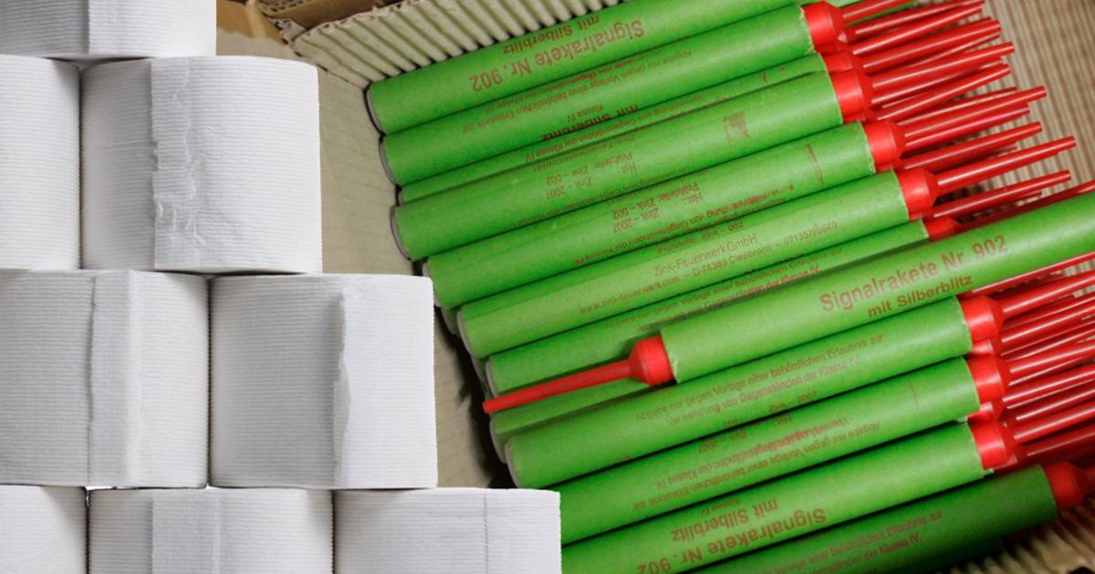 Arnold (49) bond thuis lawinepijlen met wc-papier aan elkaar, nu ligt ...