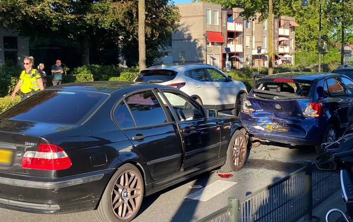 Vrouw naar ziekenhuis na botsing in Apeldoorn | Apeldoorn | destentor.nl