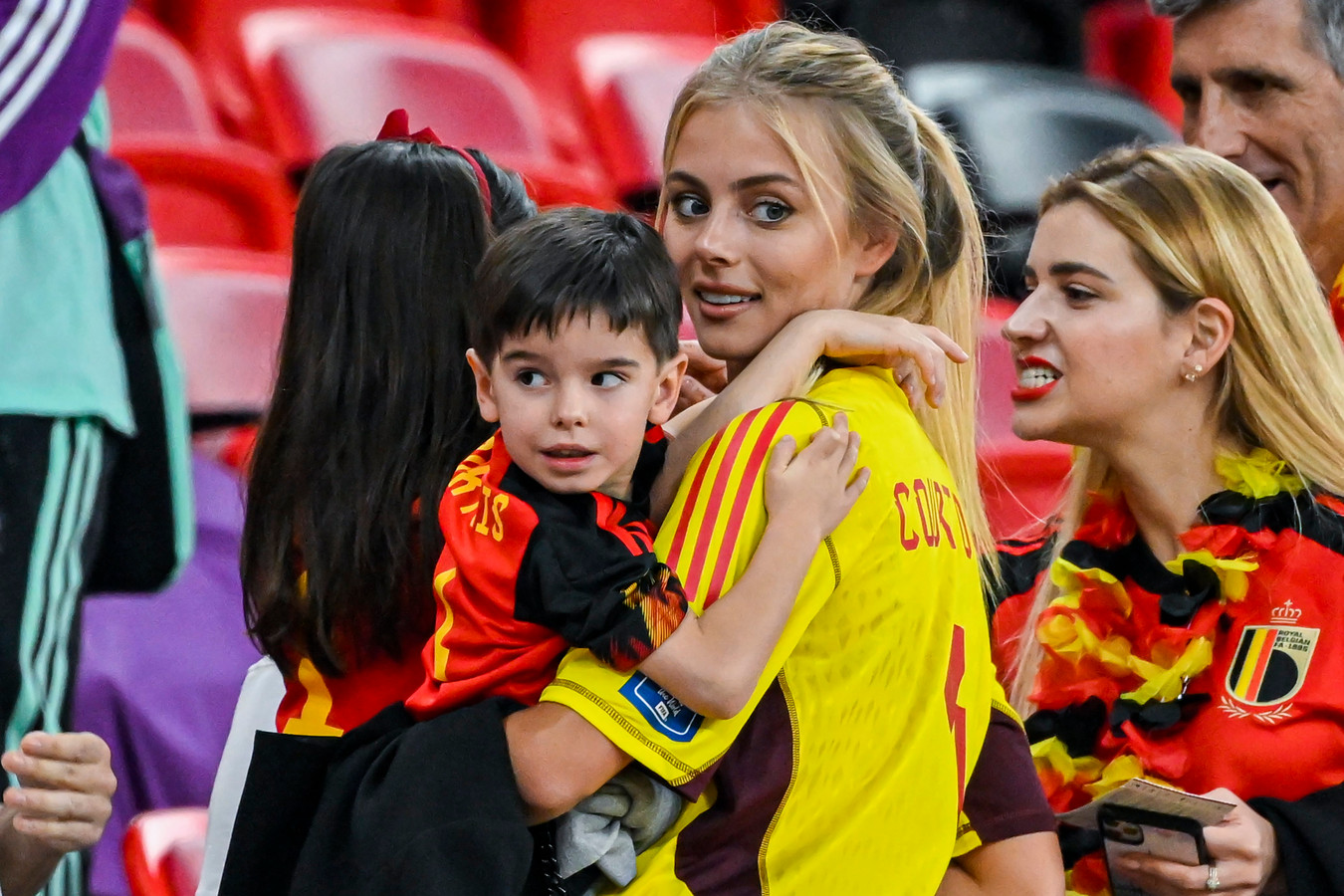 “Besloten en romantische ceremonie, avondfeest met reggaeton”: Thibaut ...