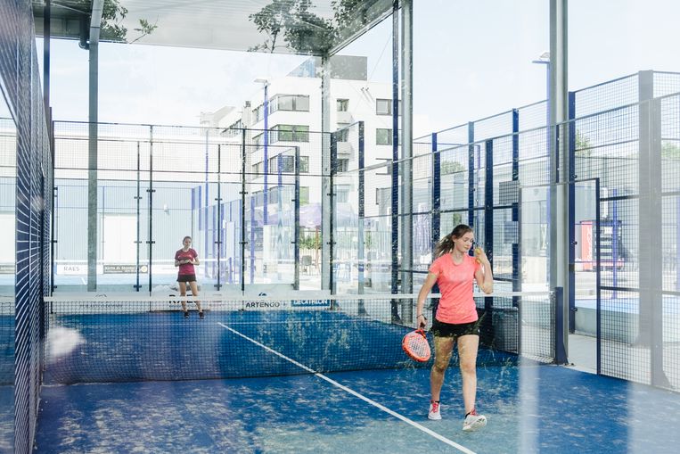 Racketsport padel verovert Vlaanderen: “Ook in de winter kan je buiten ...