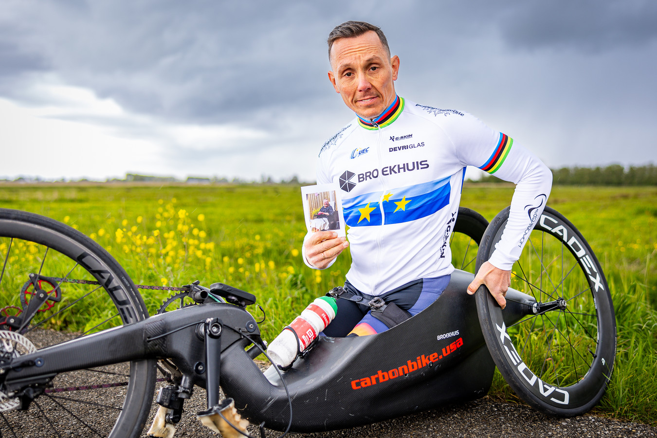 Handbiker Tim de Vries neemt laatste hordes voor Parijs: ‘Wil mijn overleden moeder trots maken ...