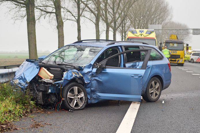 In beeld: zo zag de chaos eruit na spookrijder-ongeval op A12 | Chaos na heftig ongeval met ...
