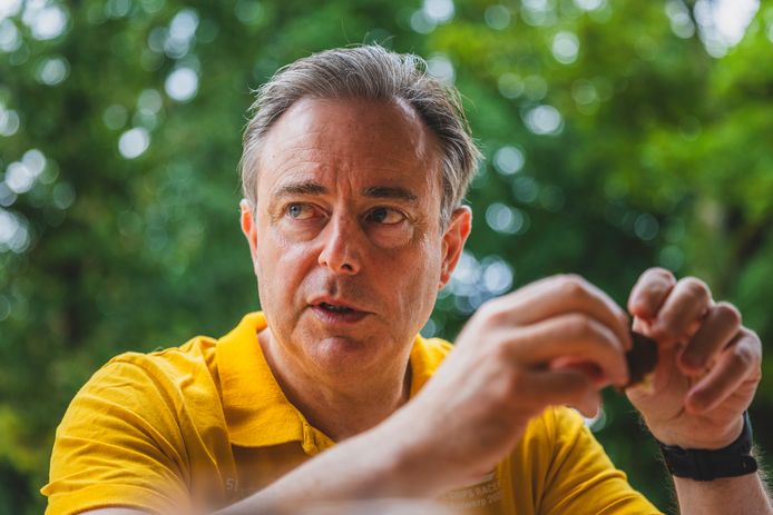Formateur Bart De Wever stuurt derde nota rond: onderhandelaars komen ... Formateur Bart De Wever stuurt derde nota rond: onderhandelaars komen ...