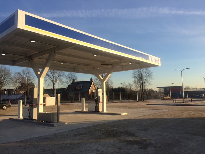 Tankstation TinQ als eerste open op Foodcourt Uden | Uden, Veghel e.o ...