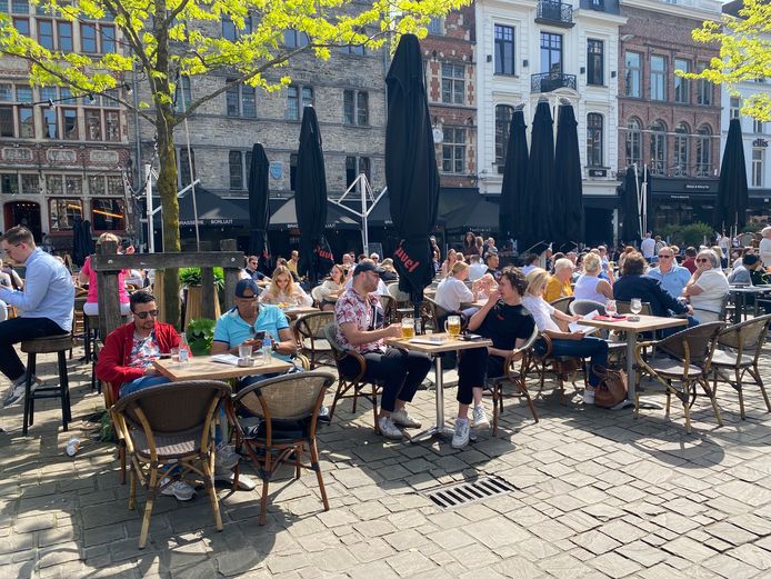 KIJK. Gent geniet met volle teugen van die ene zonnige zomerdag: van ...
