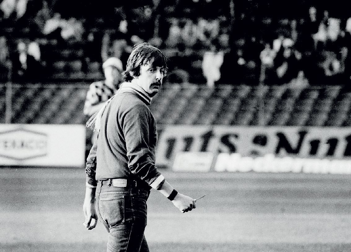 Coke, pillen en vechtpartijen: hooligans FC Utrecht klappen uit de ...