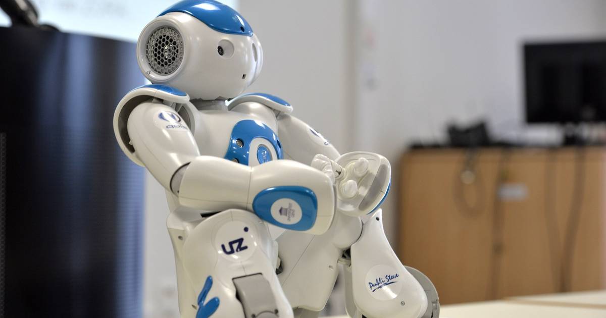 Gents hotel zet als eerste ter wereld robot achter balie | Binnenland ...