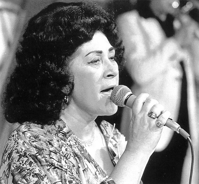 Eerste grote live-artiest ooit op Vierdaagsefeesten: Zangeres zonder ...