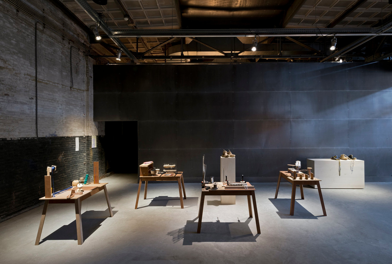 Ruben Warnshuis wint Kazerne Design Award met schoenenproject | Foto | AD.nl