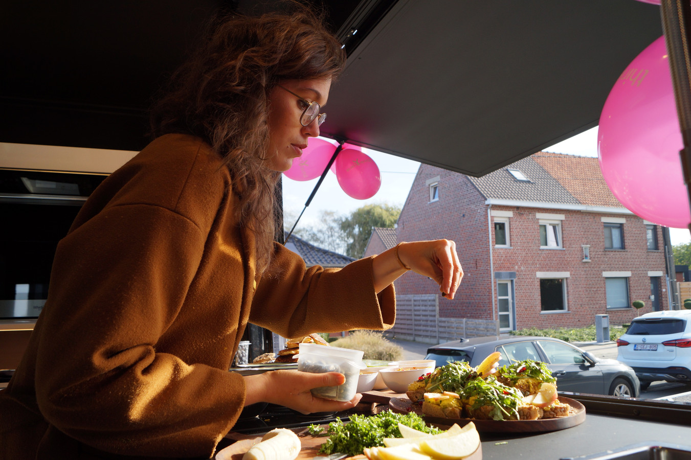 Madam Bakster legt borstkankerpatiënt Natascha (52) in de watten: “Het ...