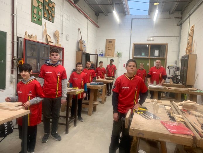 Leerlingen VTS3 werken in truitjes van de Rode Duivels: “Nationale ploeg los van alle commotie ...