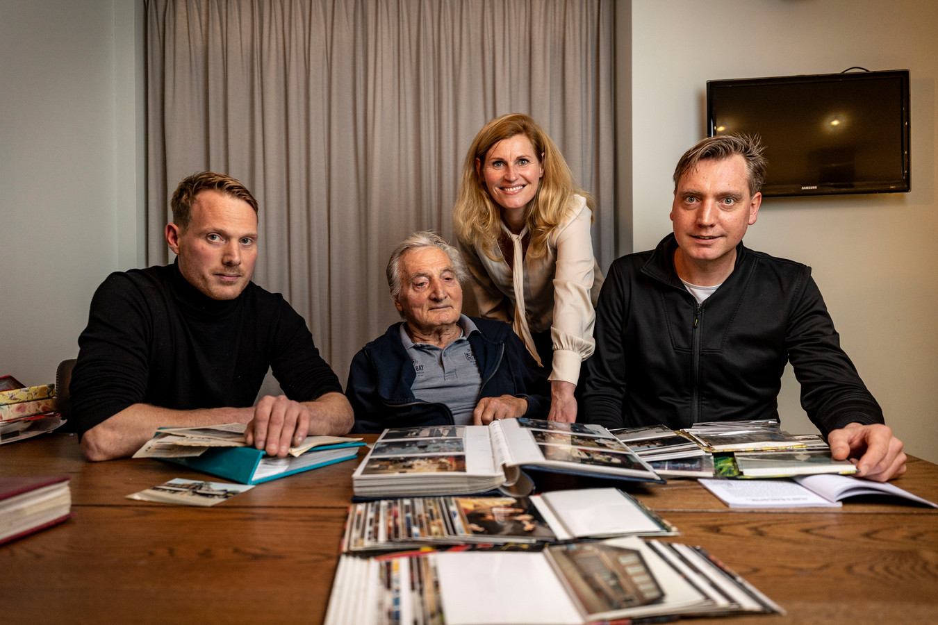 Reünie Denekamps café De Möll doet oud-eigenaar Gerard Kuipers (88 ...