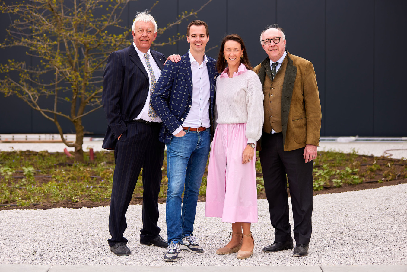 Familiebedrijf verhuist na 95 jaar van Paardenmarkt naar vijf keer zo ...